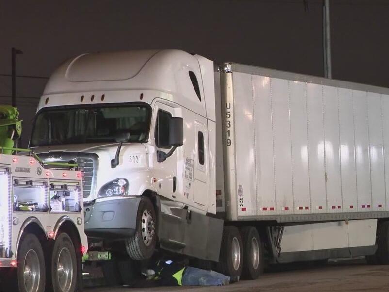 DPS pulls over semi-truck in Phoenix
