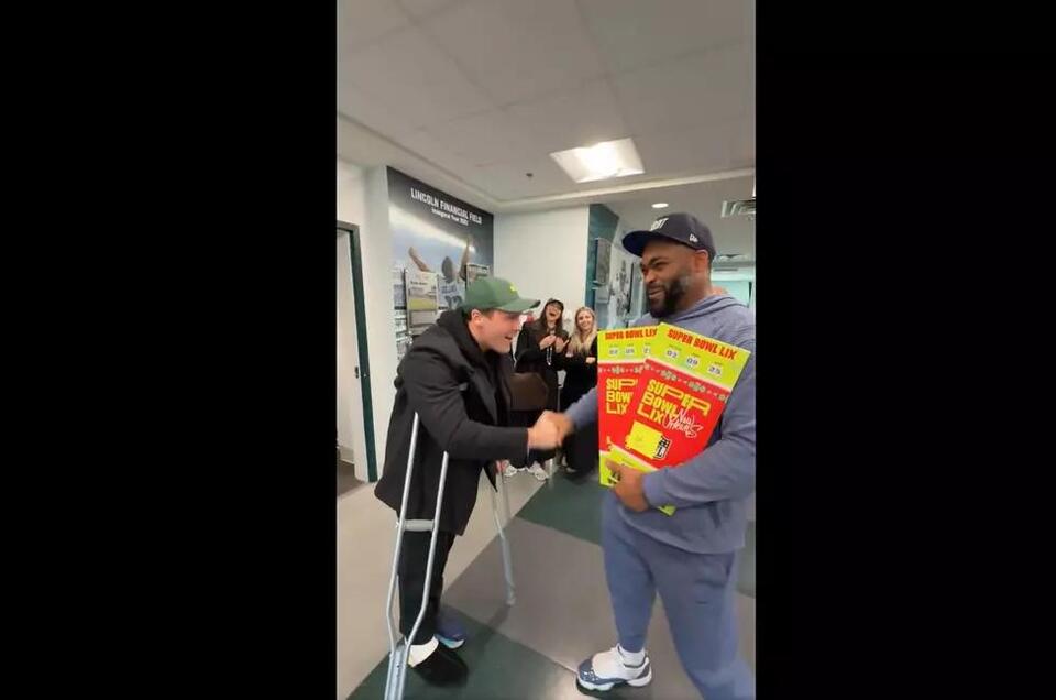 Eagles Surprise New Orleans Attack Victim With Super Bowl Tix - NewsBreak
