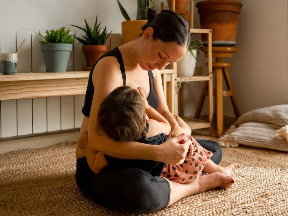 8 benefits of extended breastfeeding – and tips for breastfeeding toddlers