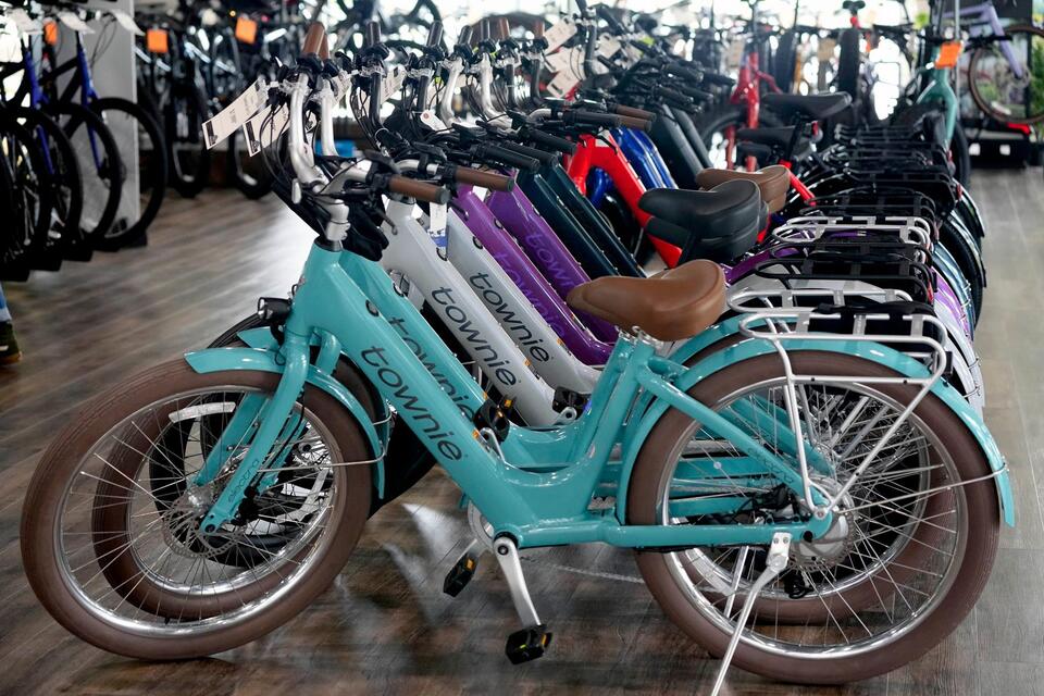 E-bikes become alternative to cars for urban commuters and ease travel ...