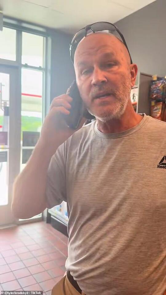 Shouting man who called cops on father for taking his two daughters ...