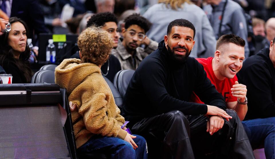 Drake Requests Interview With Two Models: 'Only Pod That Matters ...