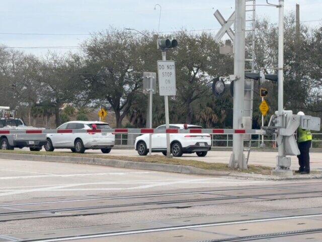Railroad crossing malfunctions hamper commuters. WPTV found out why ...