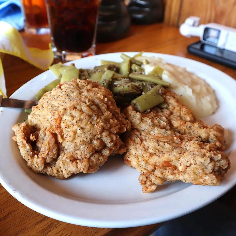 10 Crazy Good Fried Chicken Places You Must Try in Pigeon Forge - NewsBreak