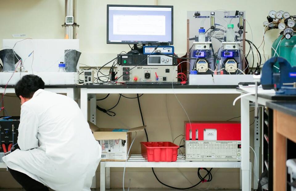 Wolman seminar speaker Marta Hatzell: Engineering Advances Toward Carbon Neutral Fuels and ...