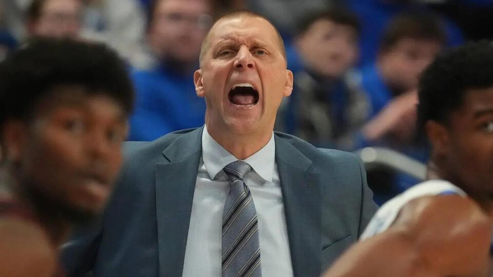 Kentucky Coach Mark Pope Medically Ordered To Stop Screaming After ...