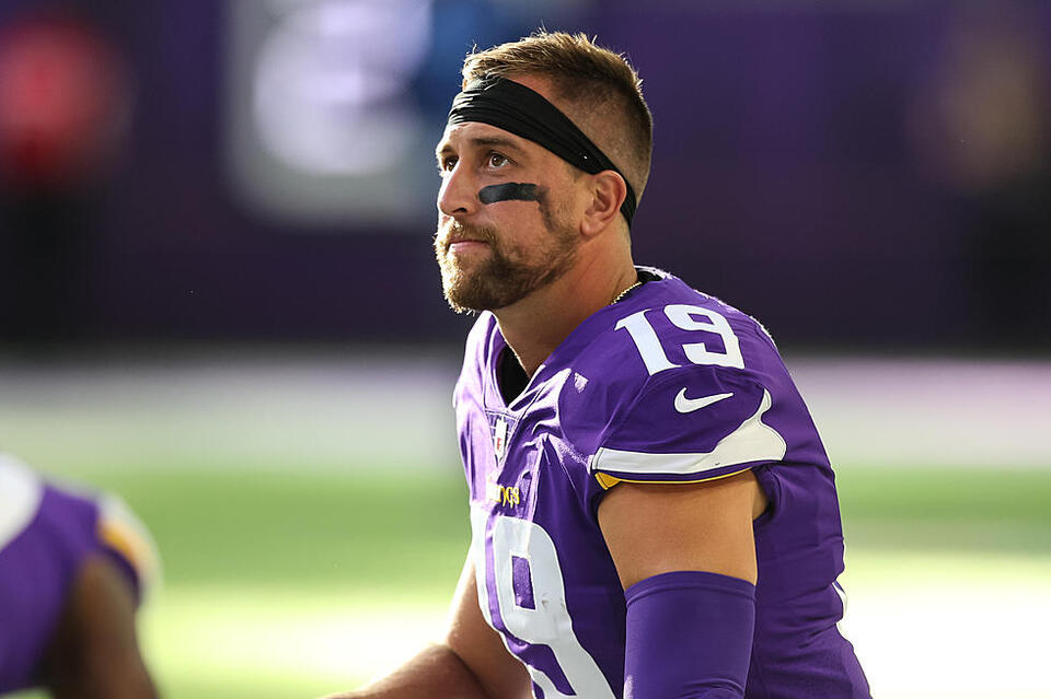 Former Viking Returns to Minnesota for Youth Camps - NewsBreak