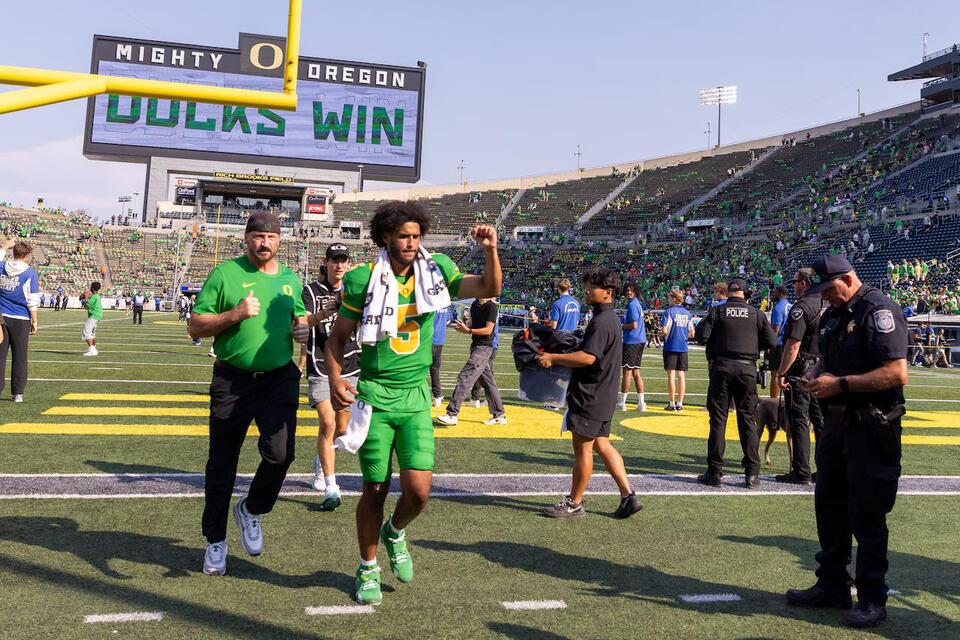 Dante Moore’s deep ball accuracy highlights No. 6 Ducks’ blowout of ...