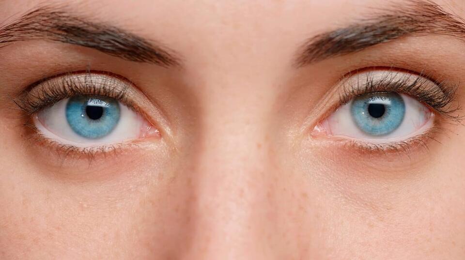 Do Blue Eyes See Better in the Dark? This Is What Experts Say - NewsBreak