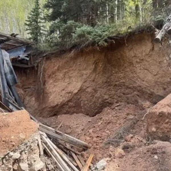 Century-Old Cascade Flume Collapses in Colorado, Triggers Landslide and ...