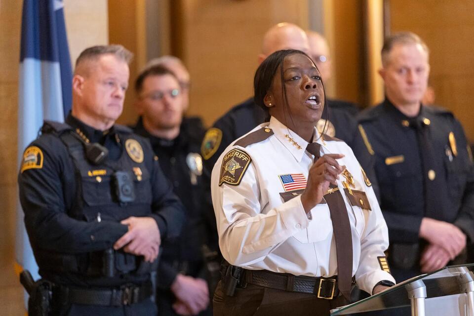 Minnesota police leaders: Federal agents are racially profiling off ...