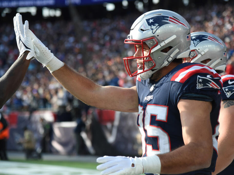 Patriots TE Hunter Henry has perfect and promising answer on why he ...