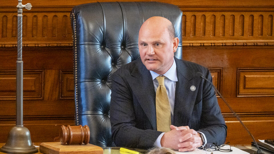 Latest Kansas campaign finance reports: Candidates for governor strive ...