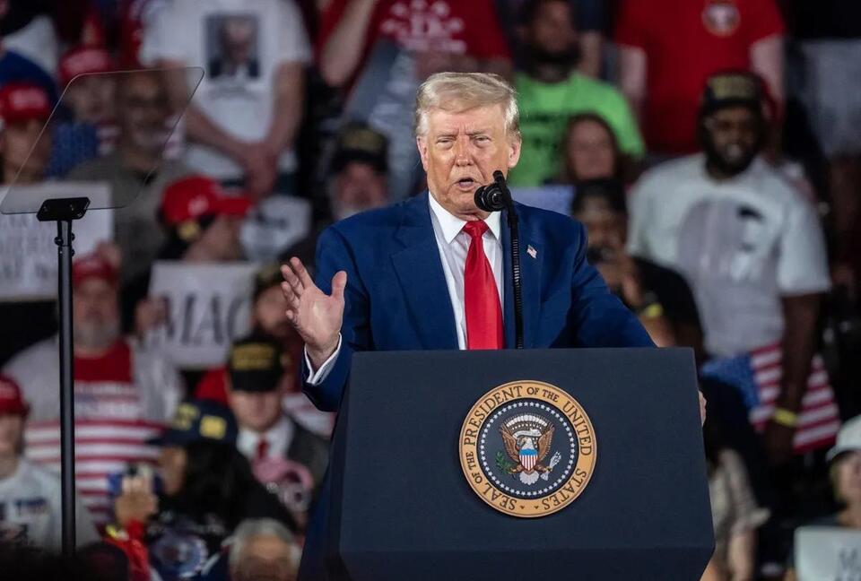 WATCH: President Donald Trump Names ‘Handsome’ QB As Steelers’ Starter ...