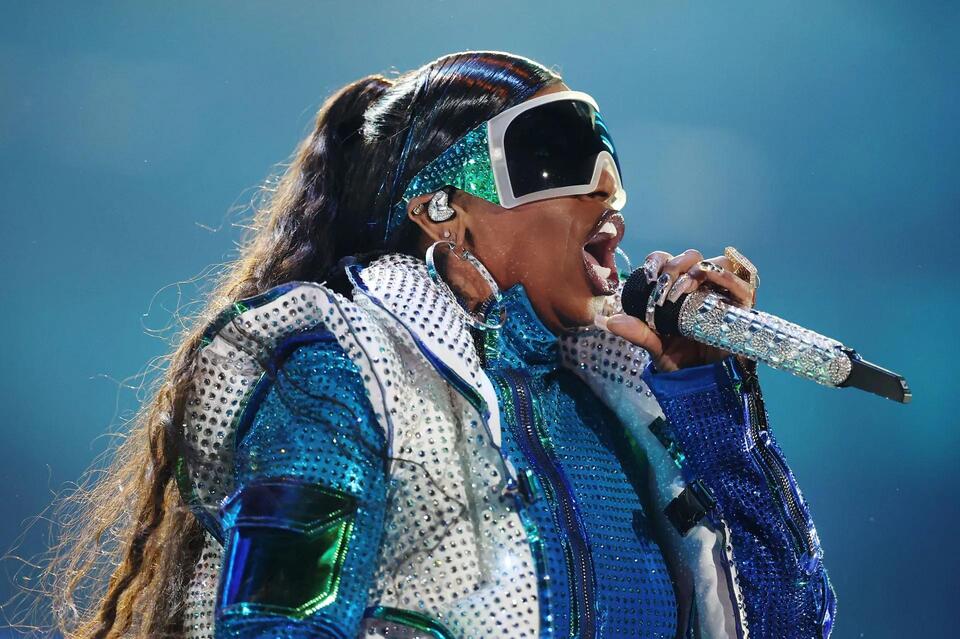Missy Elliott transforms from car to headliner at Coachella 2025, but ...