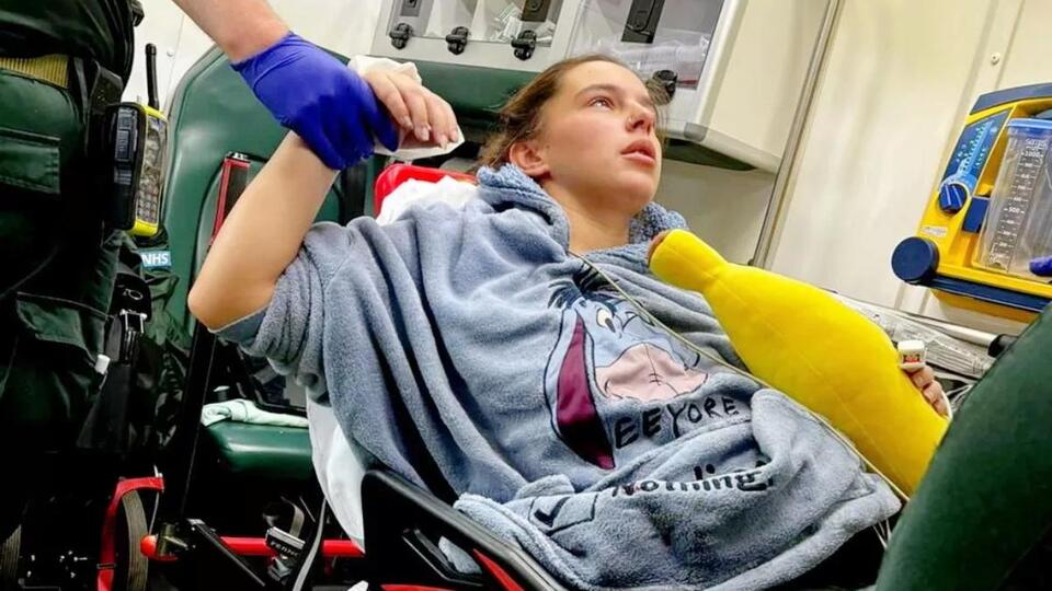 26-Year-Old Vomits Blood, Paramedics Suspect Appendicitis-Then She Has ...