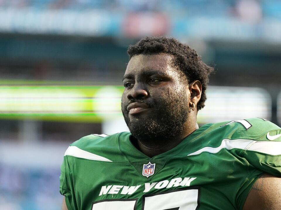 Mekhi Becton getting first-team reps at guard at Eagles camp