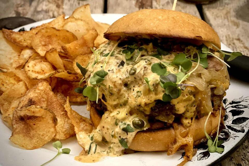 Wait, They Sell Burgers? Ki Mexico's Wednesday Burger Discovery - NewsBreak