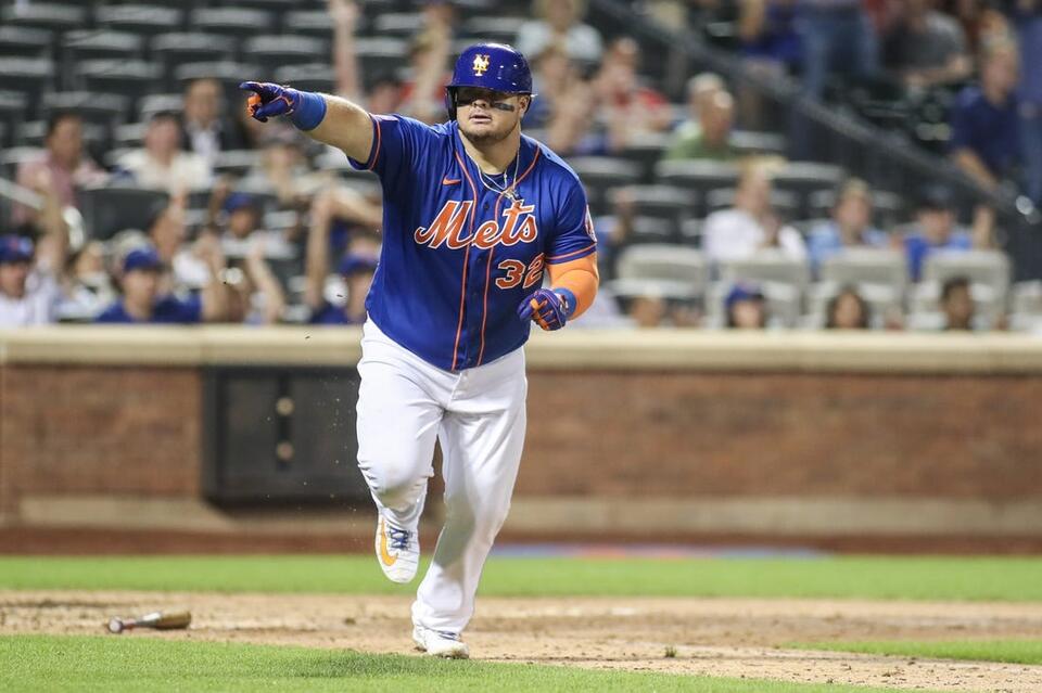 After rain delay, Mets eke out win over Nationals - NewsBreak