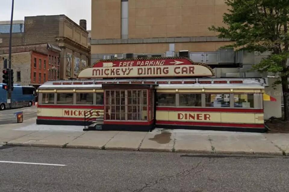 SURPRISE! Iconic Mickey’s Diner in Minnesota Is Now Open After 4+ Years ...