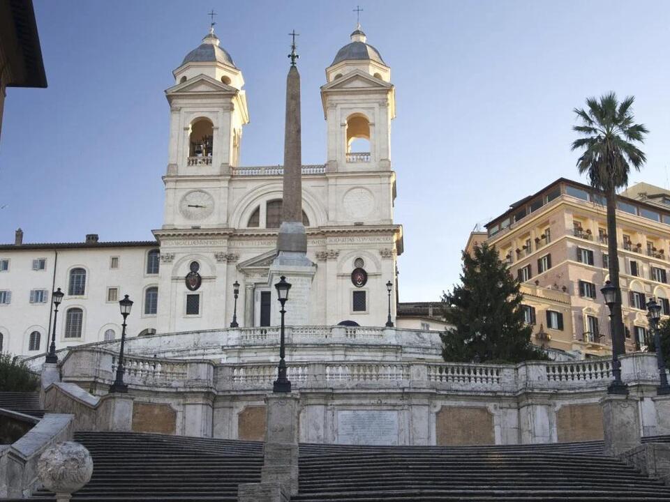11 Attractions Ruined by Inconsiderate Tourist Behavior