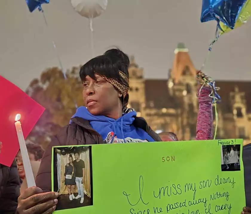 Samuel Hayes’ loved ones rally outside St. Louis jail, release balloons ...