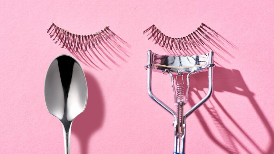 The Latina Route to the Upside-Down Lash Curler Method: A Spoon - NewsBreak