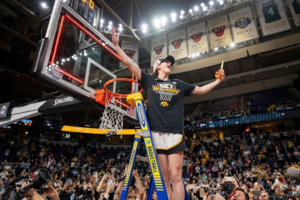 Iowa's Caitlin Clark named Naismith National Player of the Year for ...