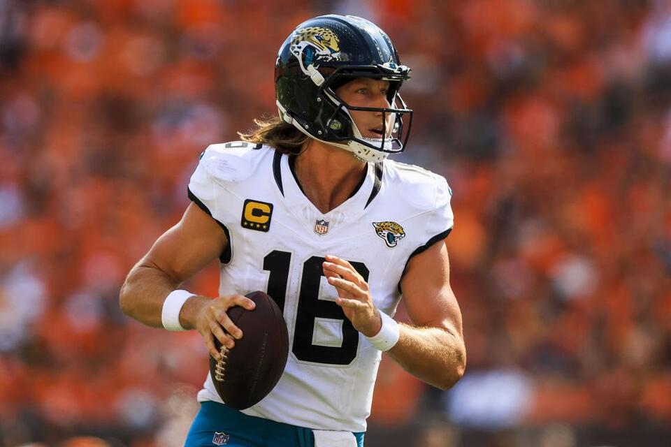Trevor Lawrence Trends on Social Media After Comparison to Laura ...