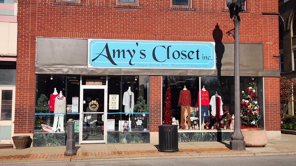 Amy’s Closet Unveils New Signage - NewsBreak