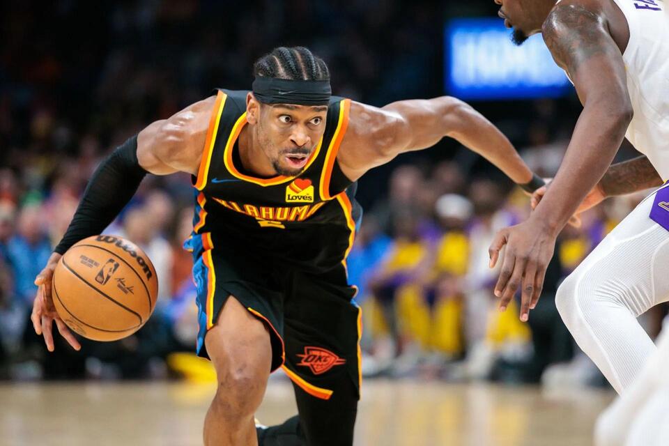 “Wheres the free throw line”: Fans clown the new Jurassic World ...