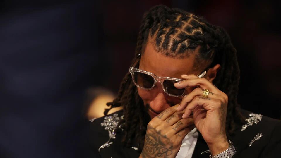 Derrick Rose Gets Emotional During Bulls Jersey Retirement Ceremony At ...