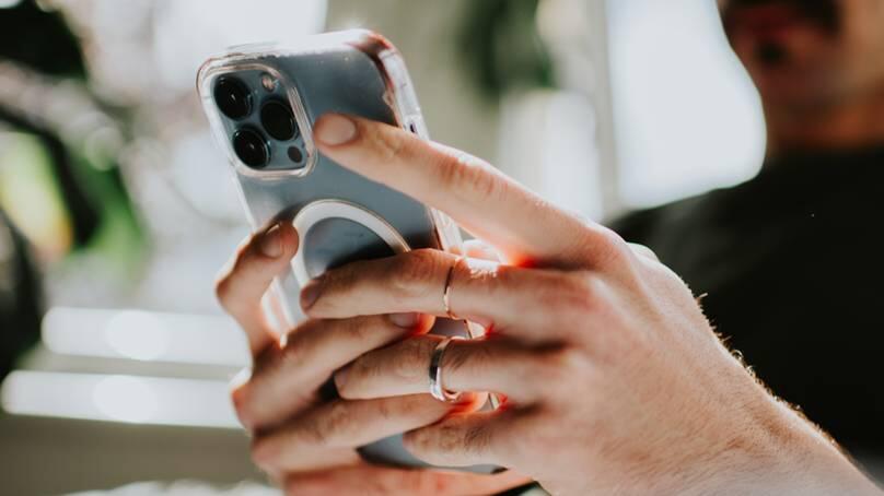 Apple issues major security warning to all iPhone users after 'attacks ...