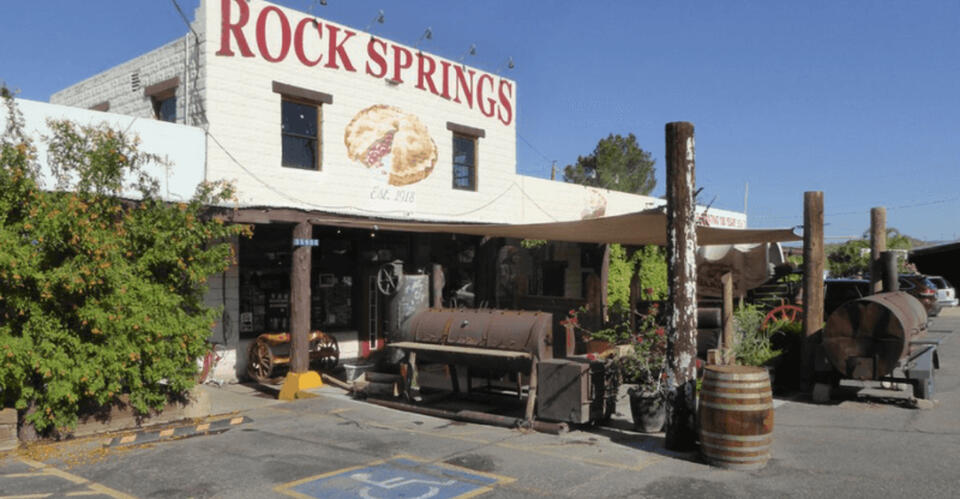 16 Hole-In-The-Wall Arizona Restaurants That Locals Swear By - NewsBreak
