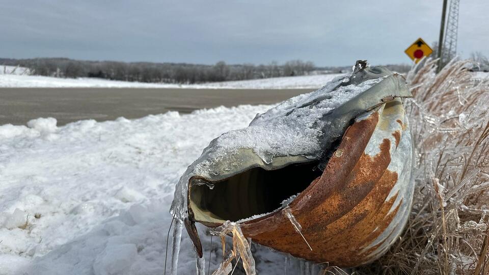Crews chip away at Barren County power outages amid freezing ...