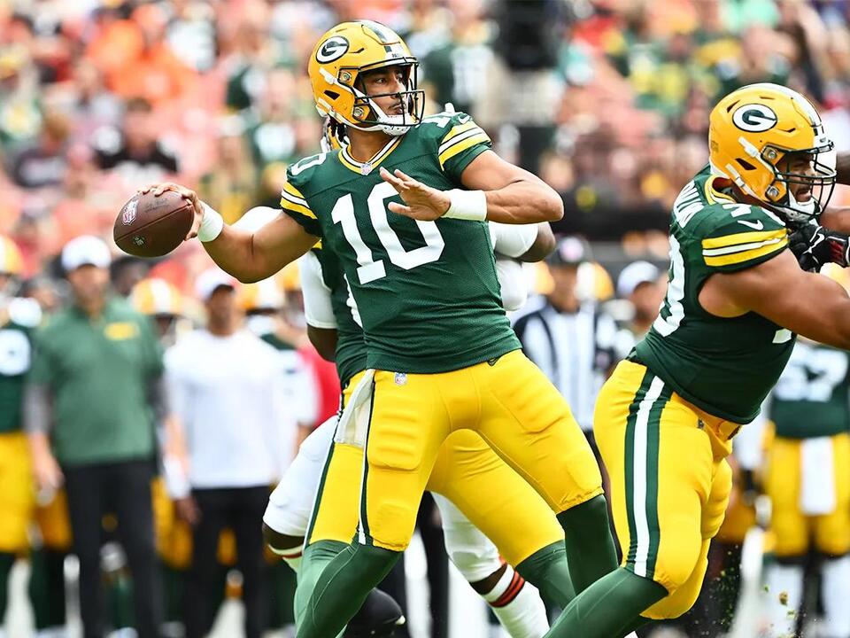 How To Watch Tonight’s Packers-Eagles Friday Night Football Game ...