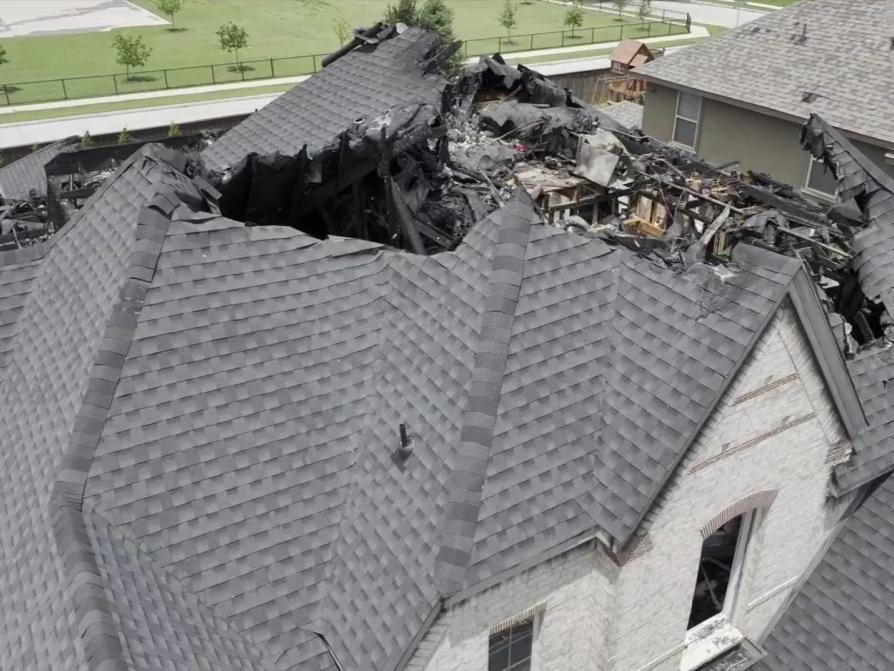 Lightning strikes cause 2 homes to catch fire in Frisco