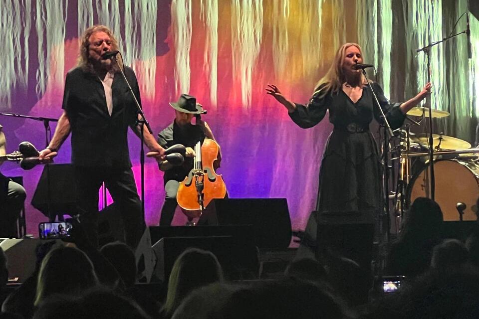 Robert Plant and Saving Grace Shine at First US Show: Set List, Video ...