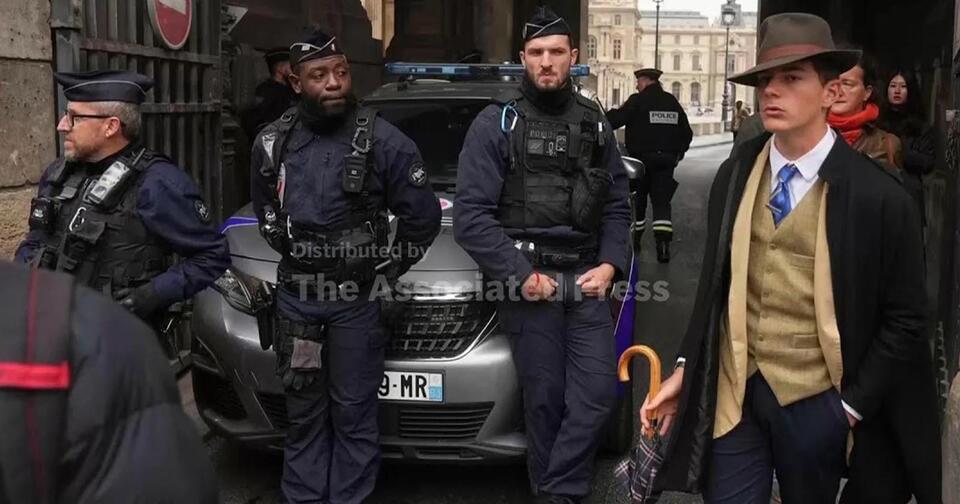 ‘Not Particularly Great Photo’ of Well-Dressed Man Outside Louvre Heist ...