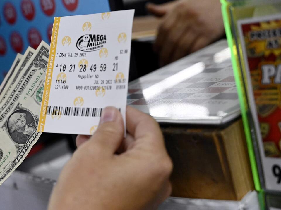 Mega Millions' $740 million jackpot has 2 payout options—how to avoid ...
