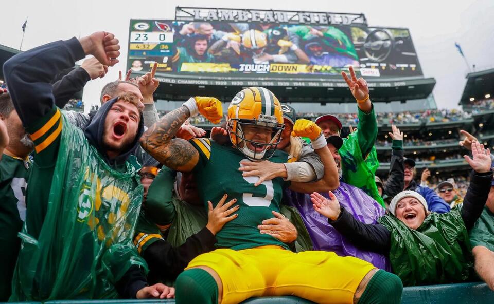 Why Is the Packers Players’ Celebration Called the Lambeau Leap ...