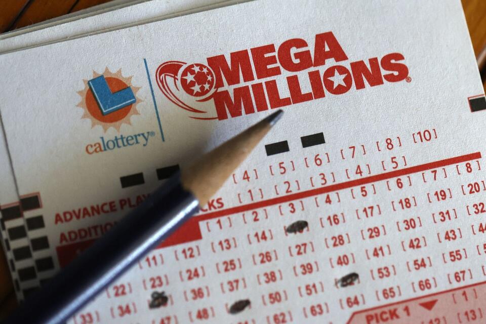 $100,000 Winning Powerball Ticket Sold In New York - NewsBreak