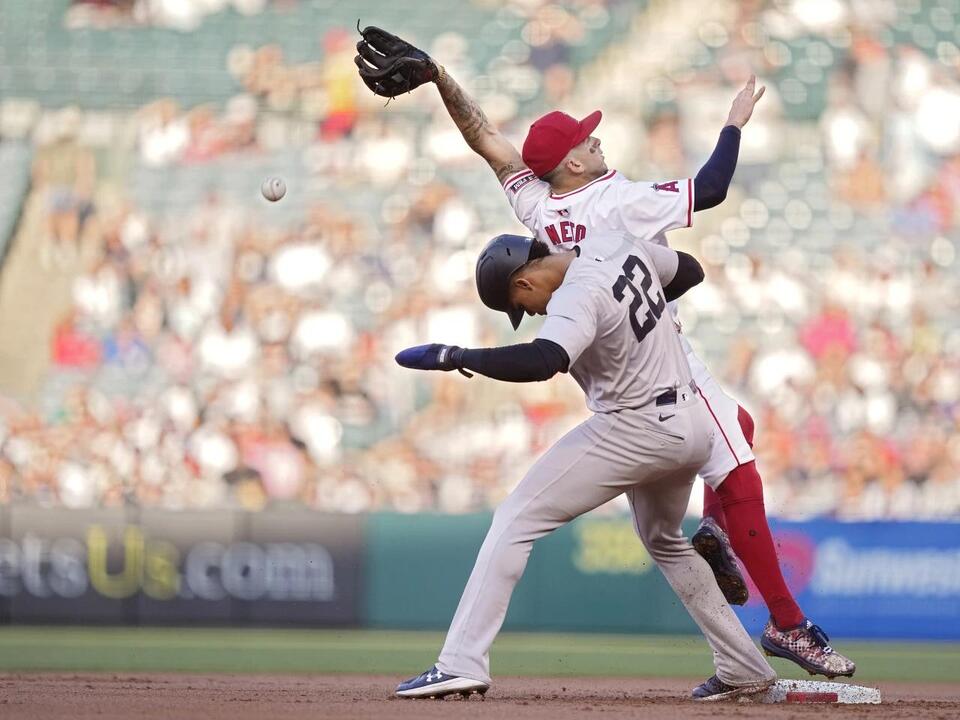 Infield fly and interference call loom large during 1st inning of ...