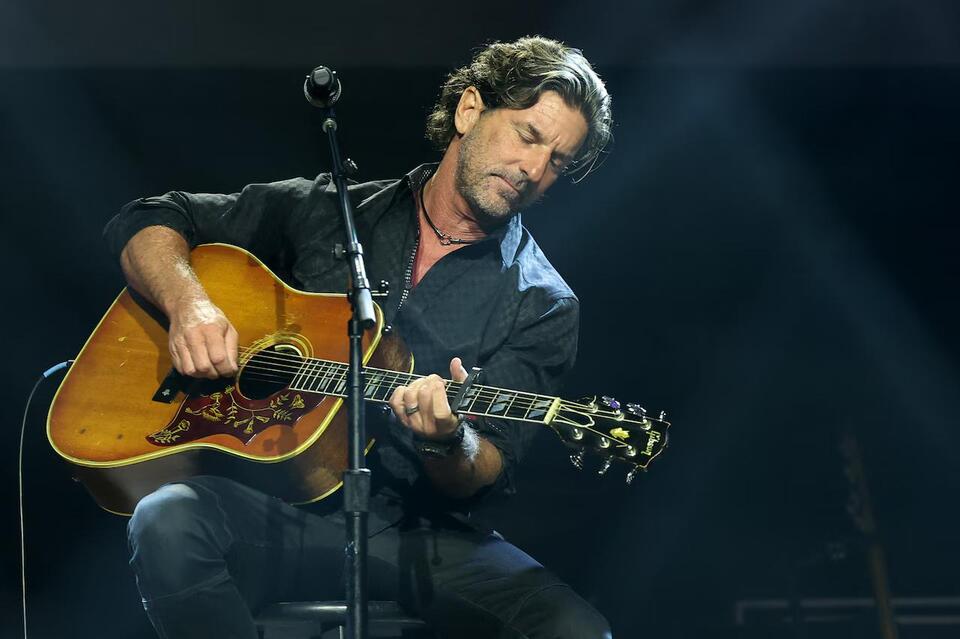 Country music star killed in plane crash. New details emerge - NewsBreak