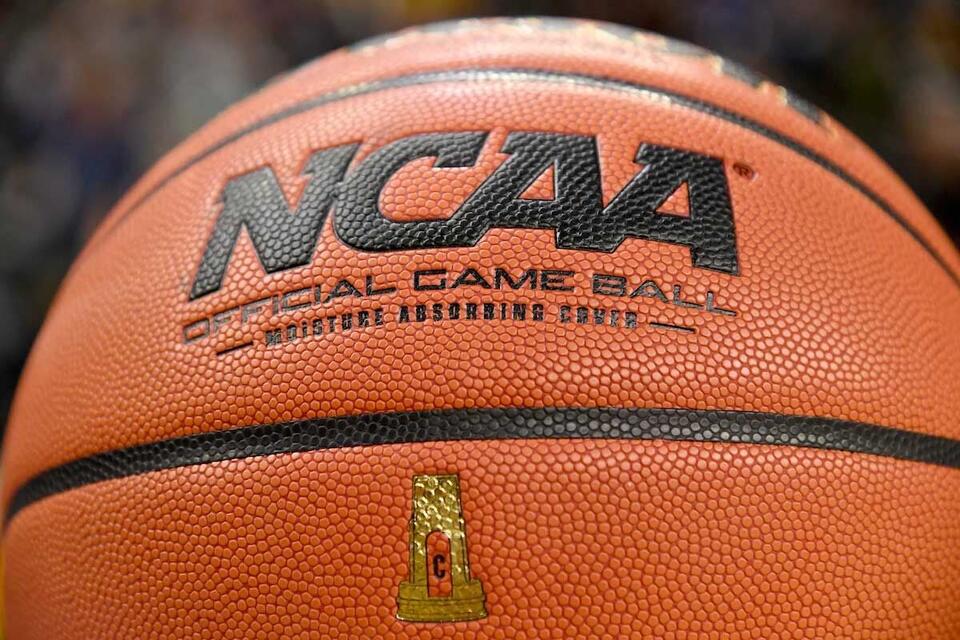 Men's College Basketball (1/3): Winning days for Iowa, Graceland, SWCC ...