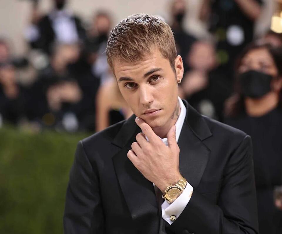 Justin Bieber’s New Gold Jewelry Is a Sweet Tribute to 1-Year-Old Son ...