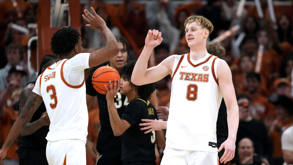 Texas inflicts 10th-ranked Vanderbilt's 1st loss of season - NewsBreak