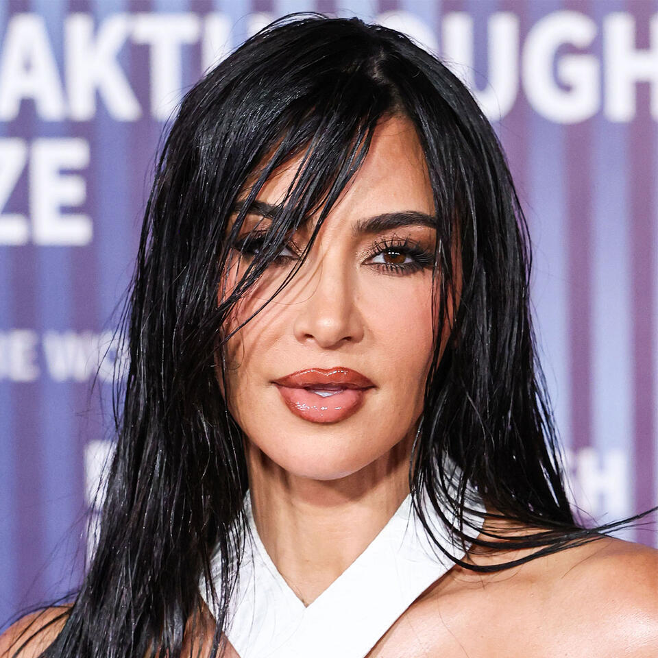 Fans On Reddit Call Out Kim Kardashian After She Posts New Selfies ...