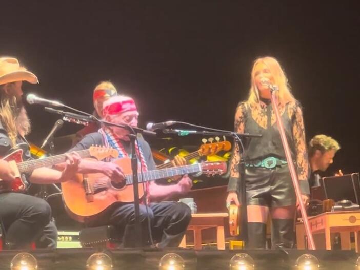 Chris Stapleton Treats ACL Fest Crowd To A Surprise Performance From ...