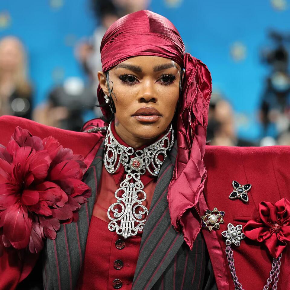Met Gala 2025 Red Carpet Looks: See Every Celebrity Outfit as They ...